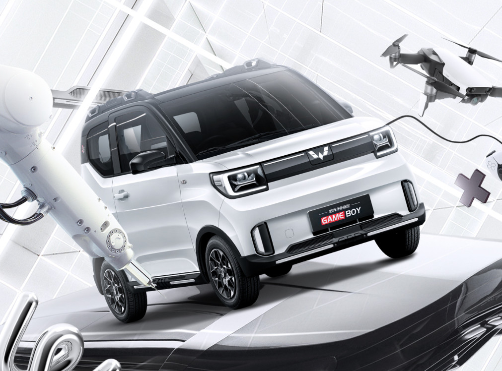 120-170KM Mini EV Cars Wuling Ev Car 3 Doors 4 Seats Compact Size