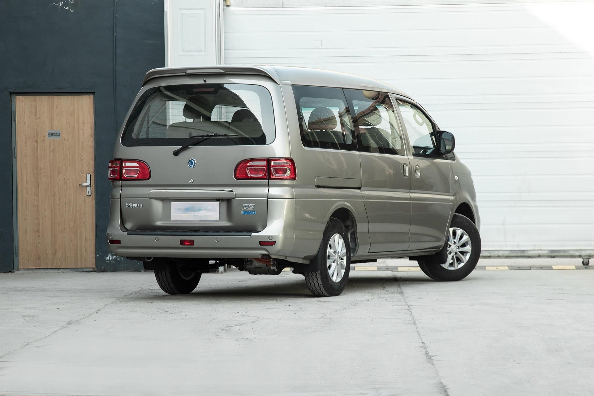 Long Driving Range 400KM Dongfeng M5ev Mpv Ev Car With 4 Doors 5-9 Seats