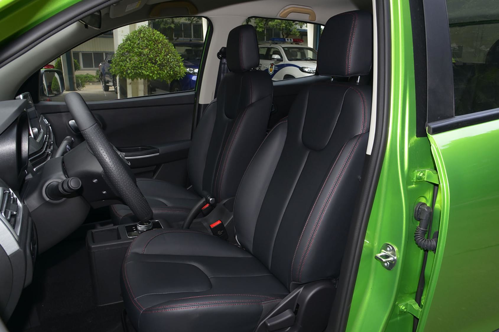 Dayun Yuehu Small SUV EV Cars 2022 300KM Pure Electric 5 Doors 5 Seats